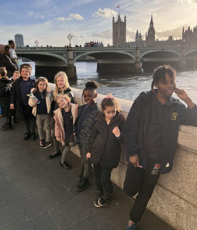 Pakeman families take a trip to London Aquarium - Pakeman Primary School